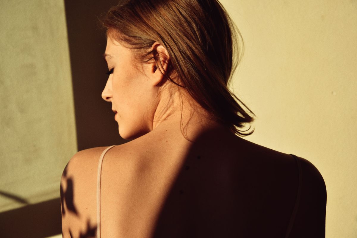 直角肩になるために家でできるトレーニング4選【パーソナルトレーナーが解説】 | TRILL【トリル】