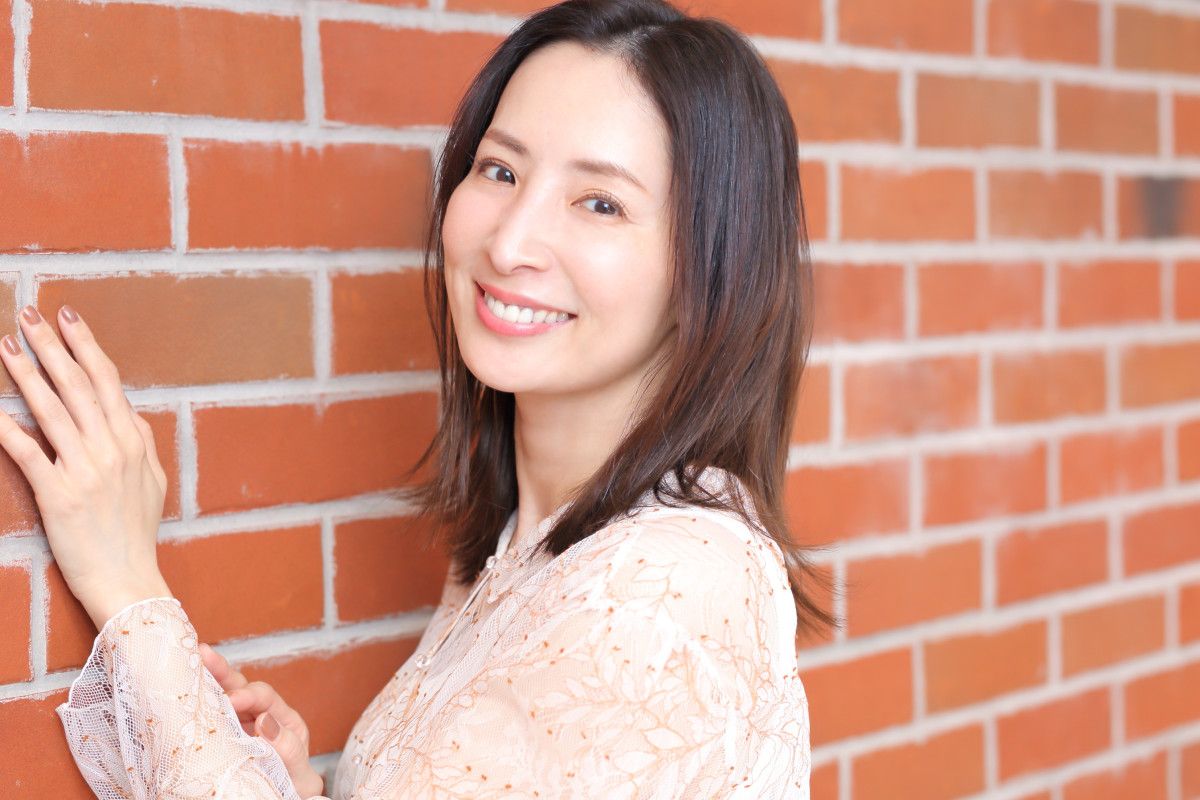 真飛聖、デビュー30周年でファンへ感謝の初ライブ開催 宝塚退団後『ミッドナイトスワン』のバレエ教師役が転機に | TRILL【トリル】