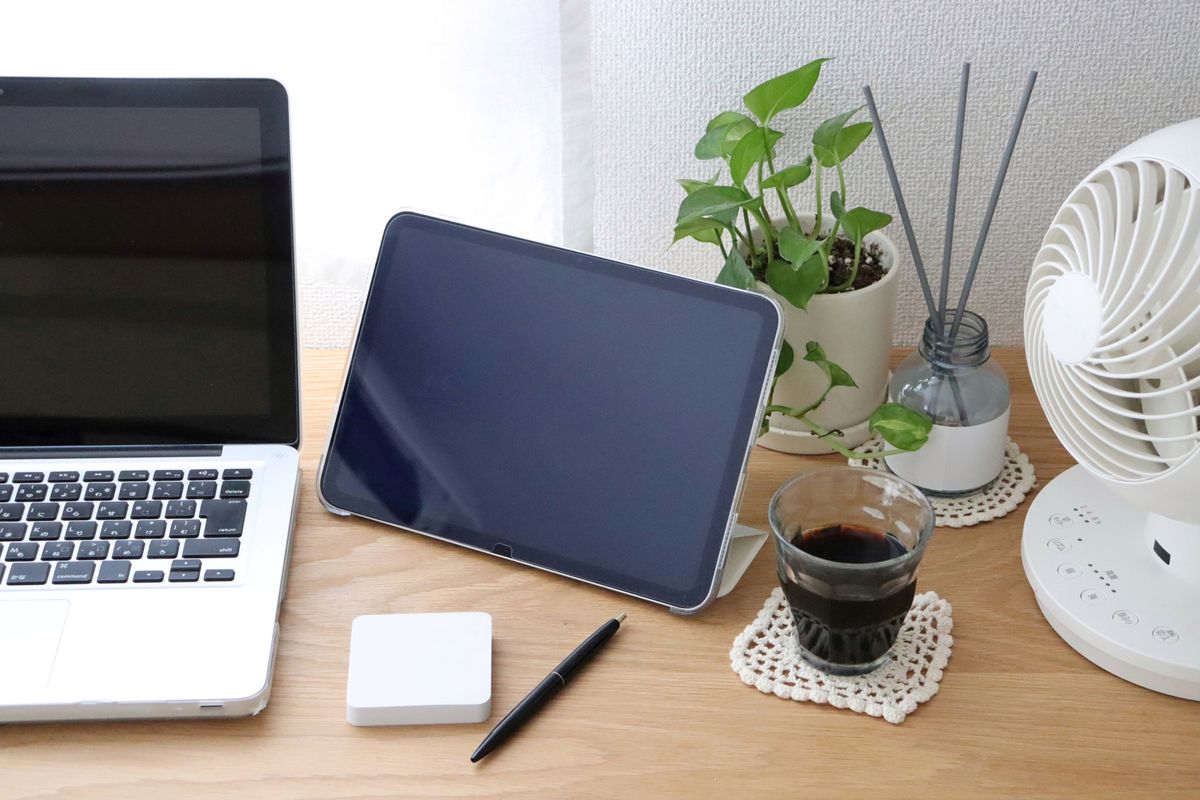 タブレットが熱くなる…女性が編み出した“オリジナルの解決法”に「冷やす効果すごそう」 | TRILL【トリル】