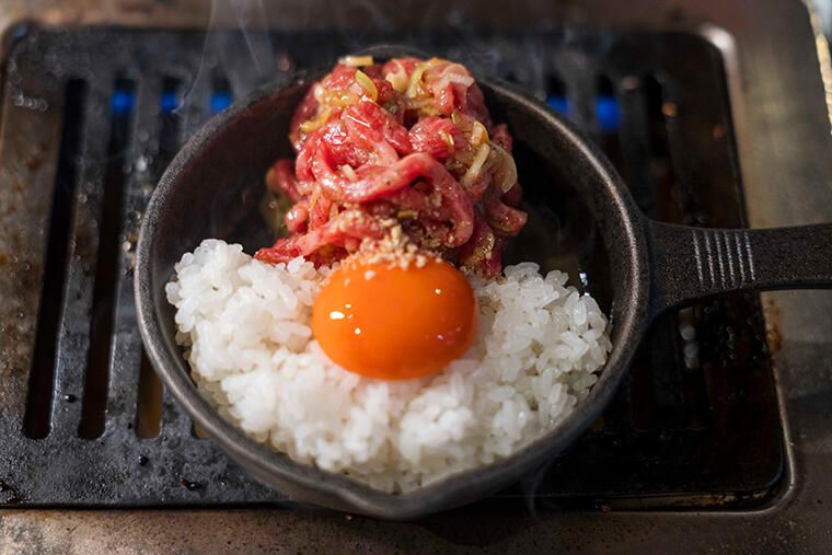 【高田馬場に新しい"町焼肉"誕生】1,000円台でこの肉質!?ハレの日じゃなくても、うまい肉を。「焼肉フジサン 高田馬場・古民家店」 | TRILL【トリル】