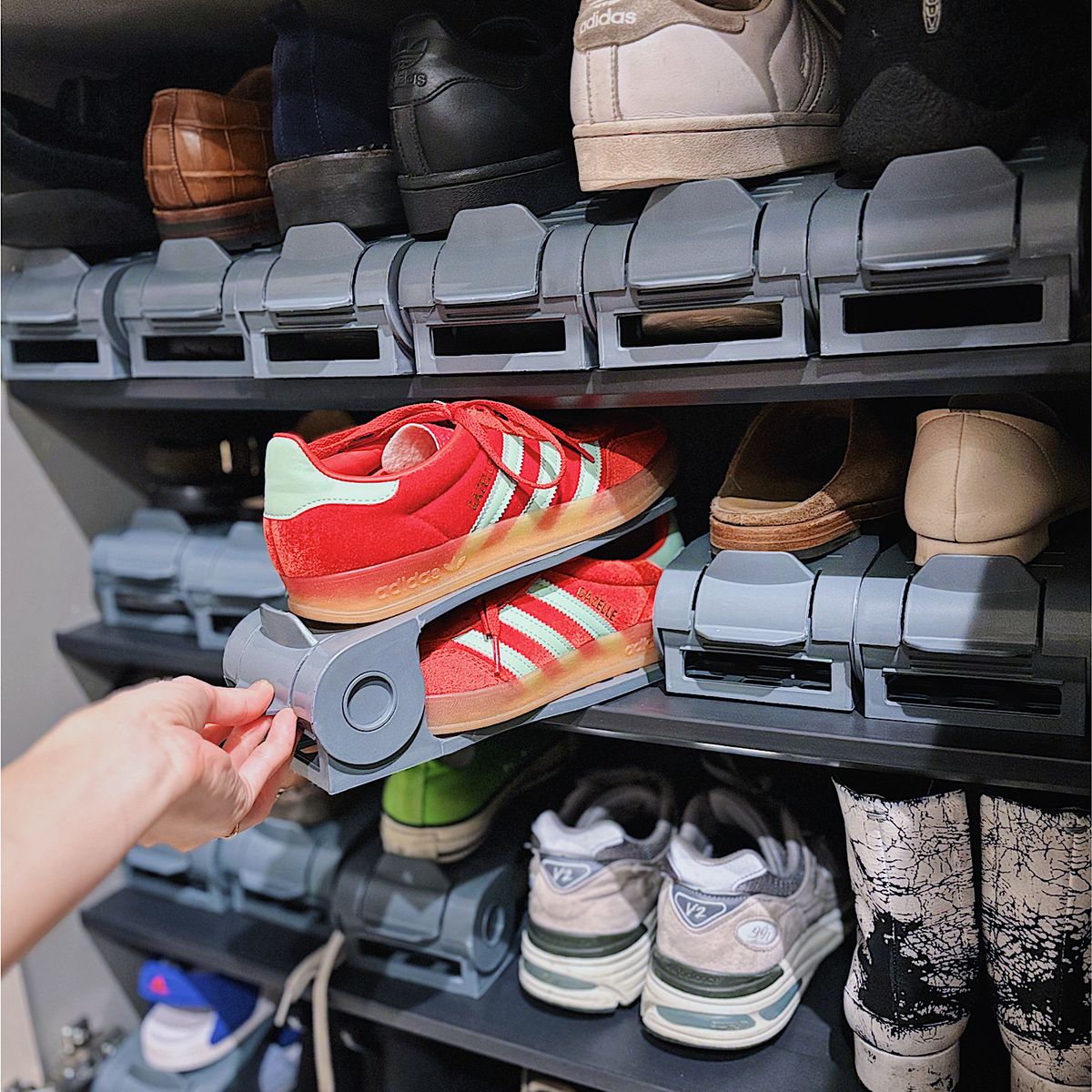 【ダイソー】のシューズラックで収納が2倍！下駄箱内のごちゃつきをスッキリ解決 | HugMug | TRILL【トリル】