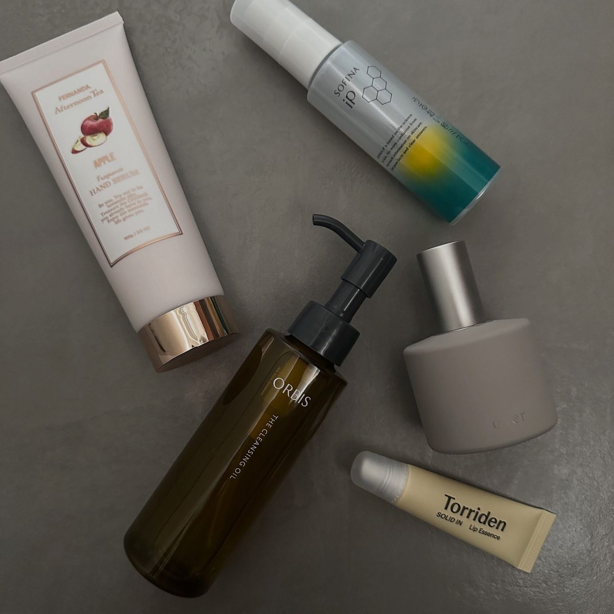 【2025秋コスメ】40代が本気でリピ買い決定！おすすめ5選＜リップ・クレンジング・香水など | HugMug | TRILL【トリル】