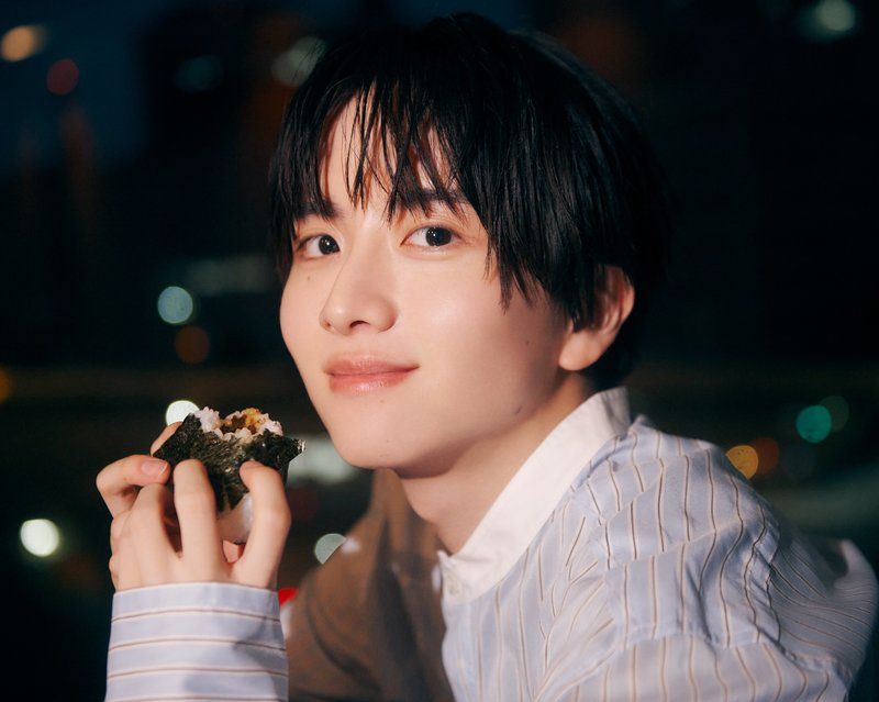 【おむすび男子Vol.4～板垣李光人と昆布】おむすびよりも”梅への愛”がすごい!?映画『ミーツ・ザ・ワールド』で初のホスト役の感想は？ | TRILL【トリル】