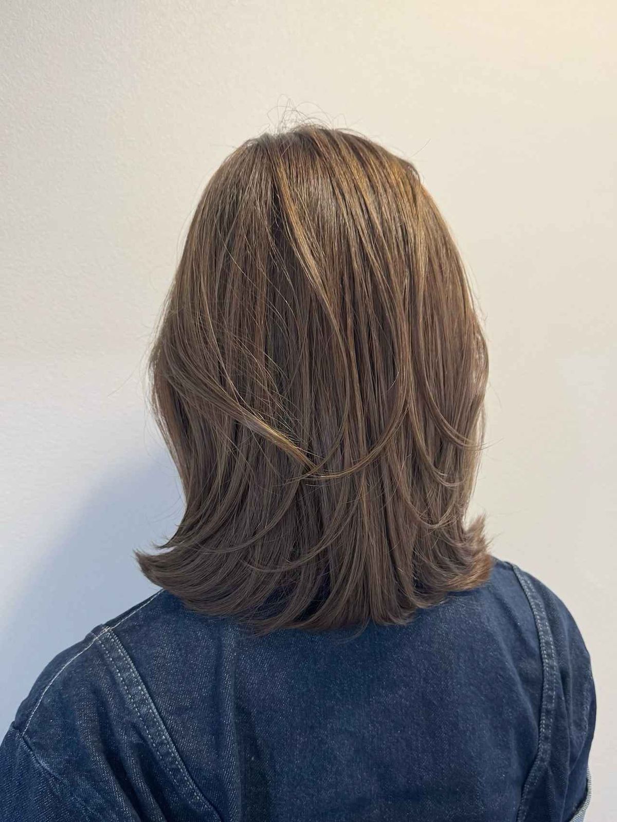 結んでも下ろしてもOK！【40・50代】が参考にしたい♡【ミディアムレイヤー】 | TRILL【トリル】