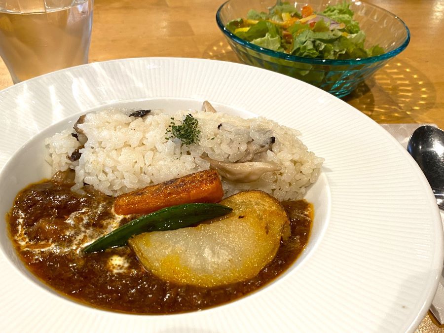 柏駅徒歩2分の「モメント」で、ビーフシチュー＆きのこのブイヨンライス | TRILL【トリル】