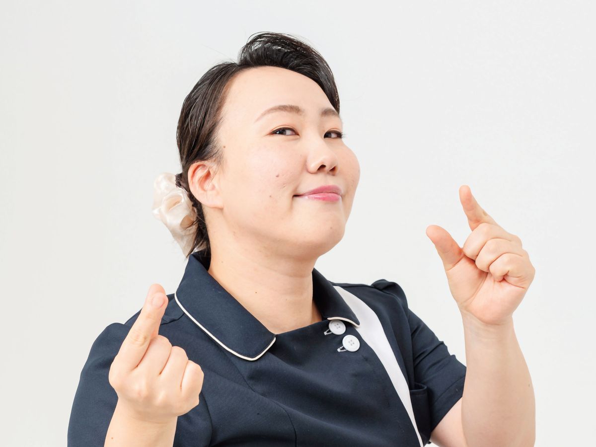 【脱老け見え】しょぼ目、ハチ張りを1分で解消！ このみ先生が教える簡単顔ほぐし術 | TRILL【トリル】