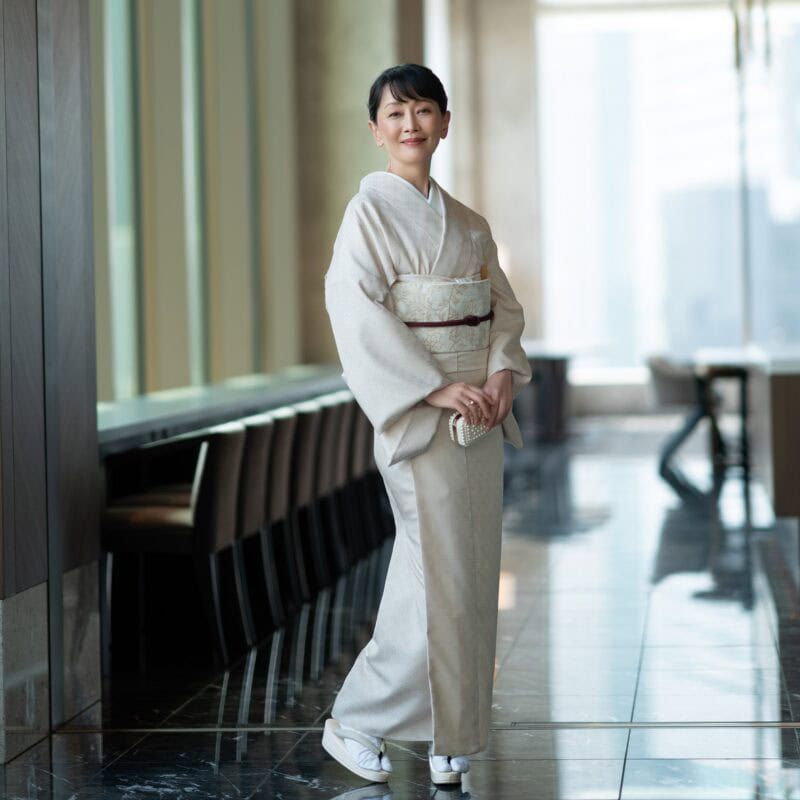 【60代着物】日常にもハレの日にも活躍！麻生祐未さんがまとう着物コーディネート | TRILL【トリル】