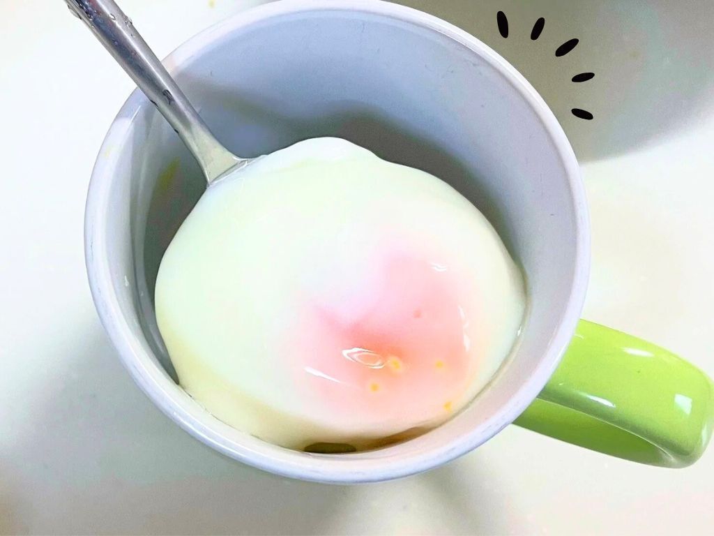 マグカップ1つで温泉卵が完成！？もう買わなくてOKな「令和の神ワザ」やってみた♪ | TRILL【トリル】