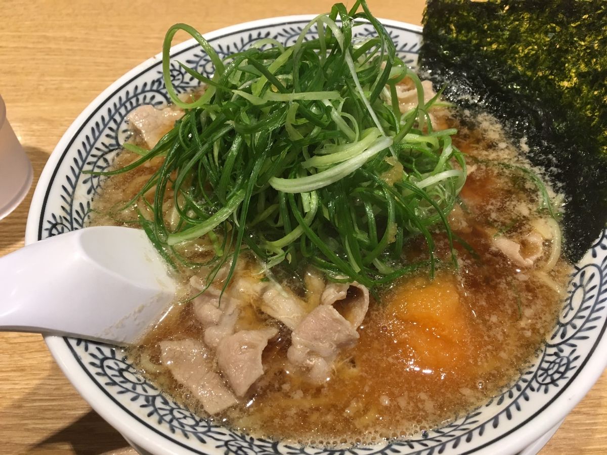 『来来亭』『丸源ラーメン』を抑えた！【家族でよく行くラーメンチェーン】堂々の1位に「手頃な値段」「どの年代も食べやすい」 | TRILL【トリル】