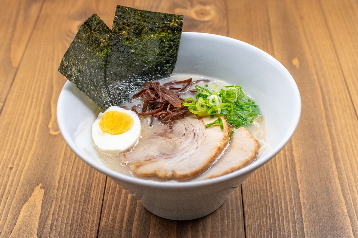 『一風堂』『来来亭』を抑えた！【細麺が美味しいと思うラーメンチェーン】堂々の1位に「カスタマイズできる」「食べやすい」 | TRILL【トリル】