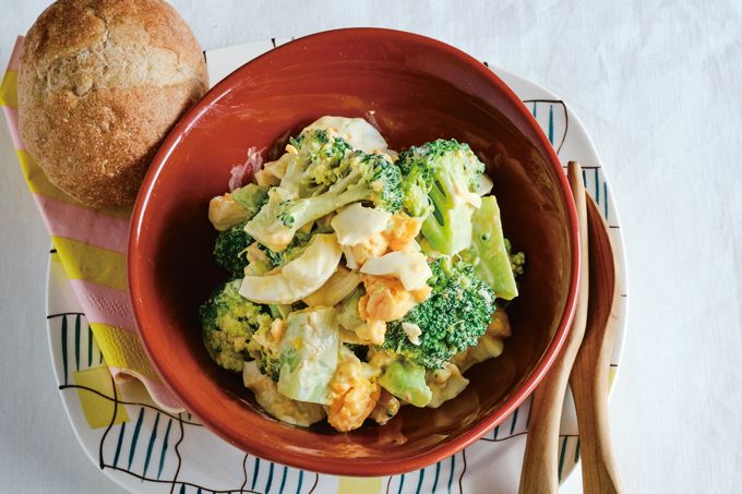 「ブロッコリー」を味方につけよう！今井亮さんに教わるレシピ「ブロッコリーと卵のサラダ」 | TRILL【トリル】