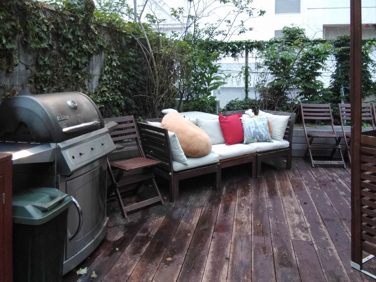 「屋上でBBQ」夢見て建てたのに…。冬の“放置”が招いた「天井から茶色い水」の悲劇。 | TRILL【トリル】