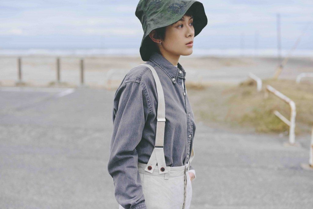 羽織にも主役にも。何枚あっても重宝するデニムシャツ【海と空と、デニム⑤】 | TRILL【トリル】