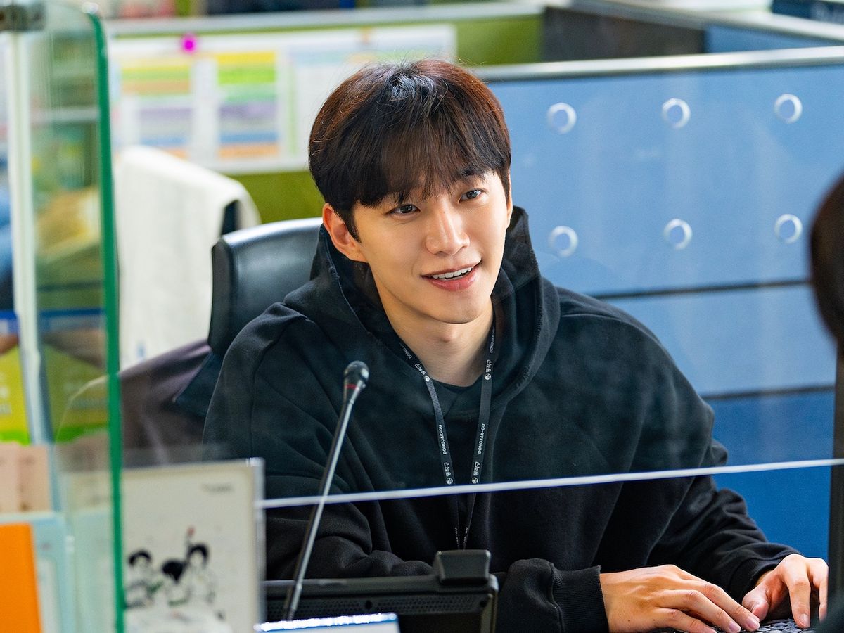 現金と飲酒が超能力の源!? ジュノ主演Netflix新作『CASHERO』スチール写真公開 | TRILL【トリル】