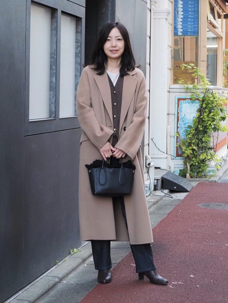 【スナップ】大人のデニム選びはシルエット重視！細見えが叶う「ヤヌーク」を味方に | TRILL【トリル】