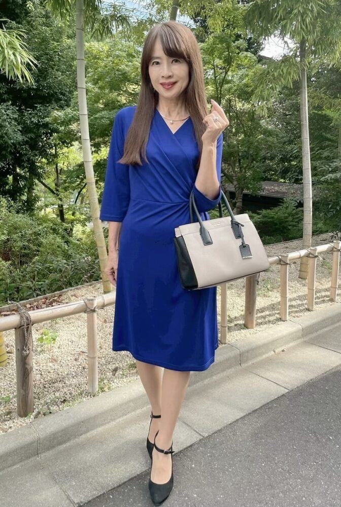 【60代スナップ・東京】「ブルベ冬」さん必見！パーソナルカラーに合わせたお出かけコーディネート | TRILL【トリル】