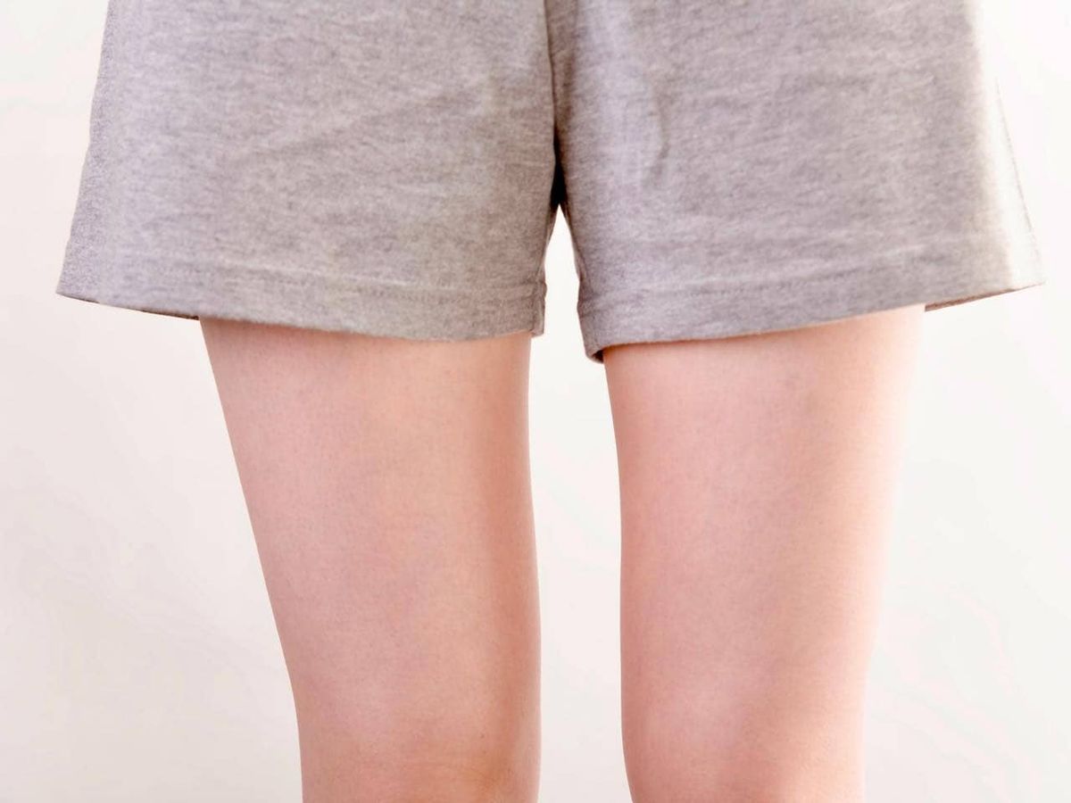 太ももがくっつく…を卒業。1日数分でOK【骨盤安定×美脚効果を期待できる】簡単エクササイズ | TRILL【トリル】