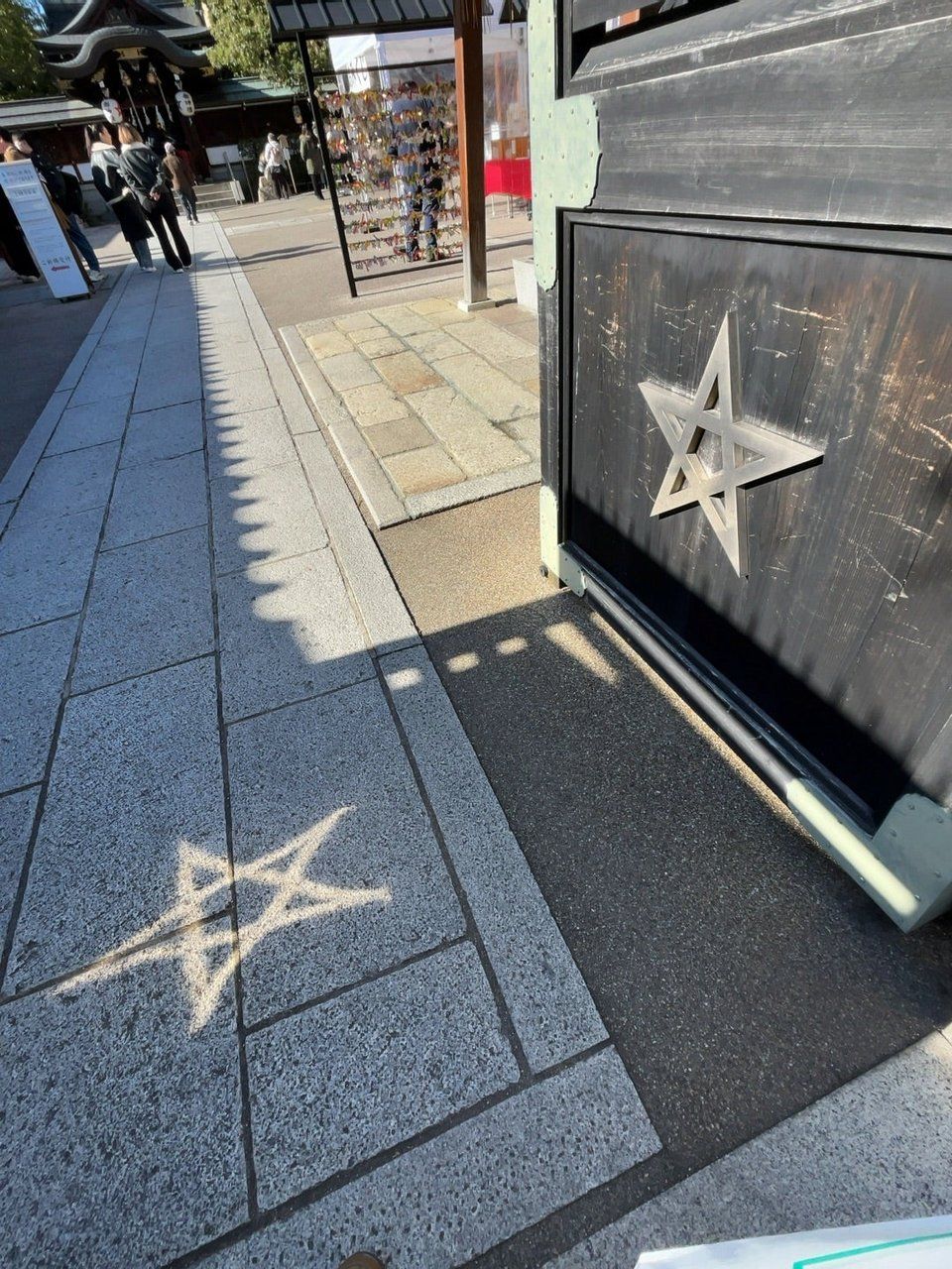 【2025京都紅葉】意外と残っている紅葉！陰陽師安倍晴明祀るパワースポット「晴明神社」 | TRILL【トリル】