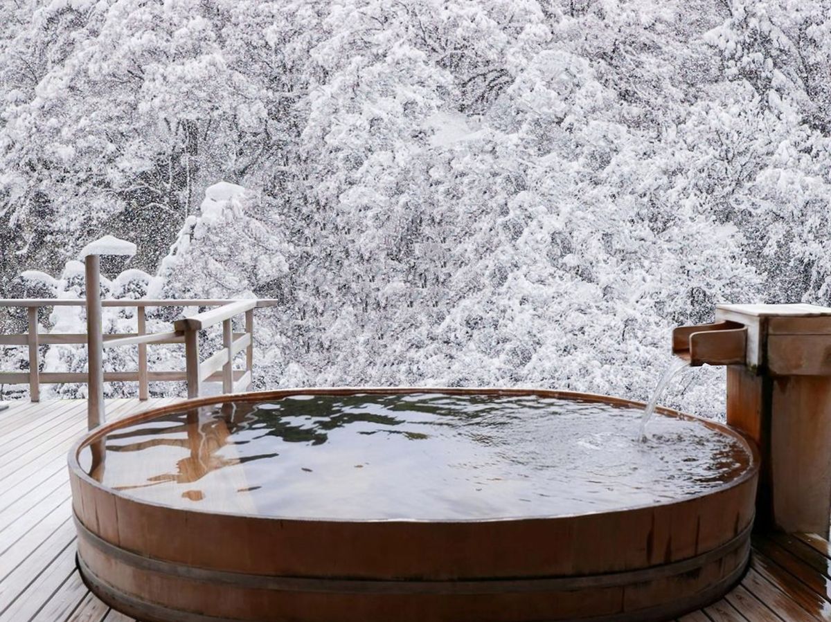 2位『銀山温泉』3位『城崎温泉』【雪景色が美しいと思う温泉地】300名が選ぶ1位に「雪で白く化粧」「幻想的で綺麗な景色」 | TRILL【トリル】