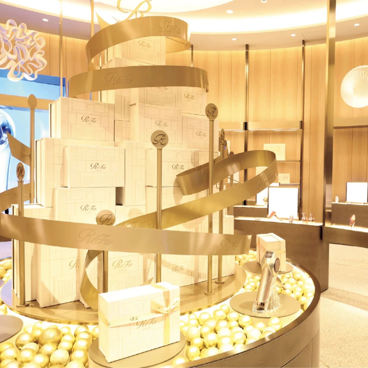 【ReFa GINZA】史上最大の旗艦店が銀座に登場！ 刺繍や名入れも可能に | TRILL【トリル】